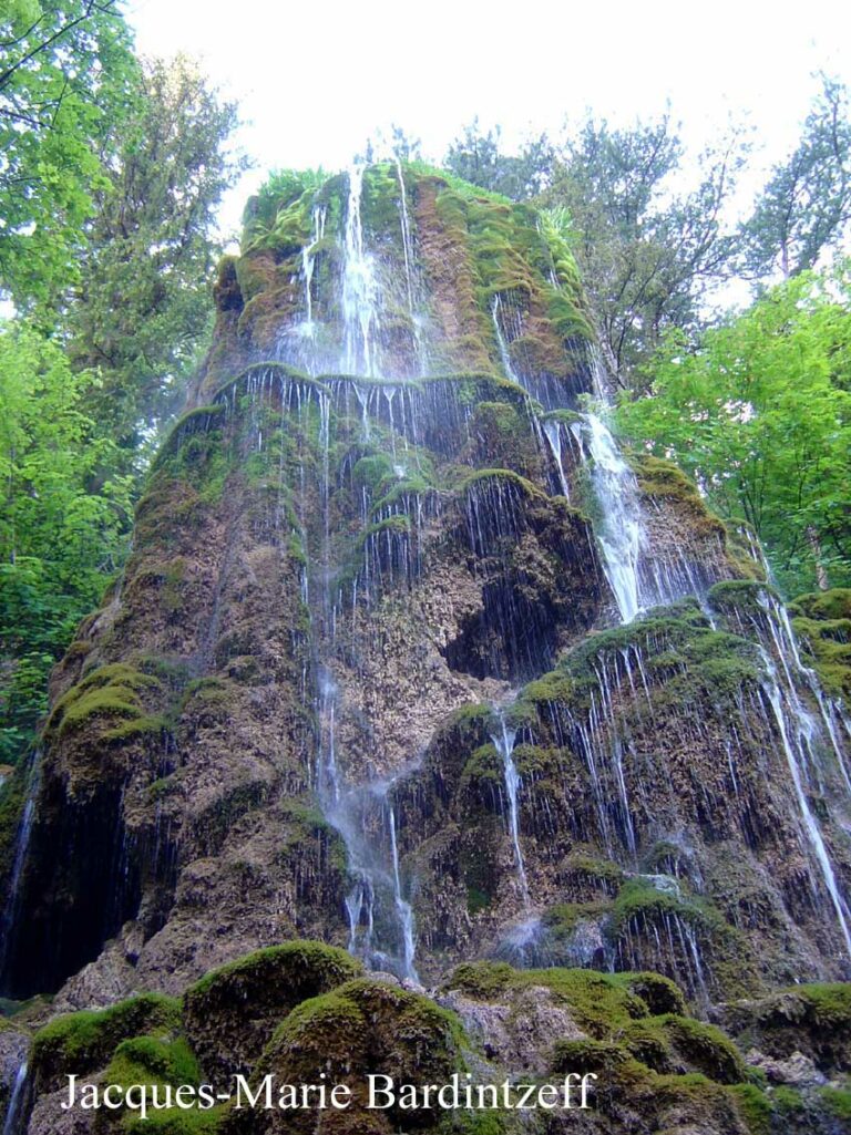 Fontaine pétrifiante, Digne-les-Bains, par Jacques-Marie Bardintzeff