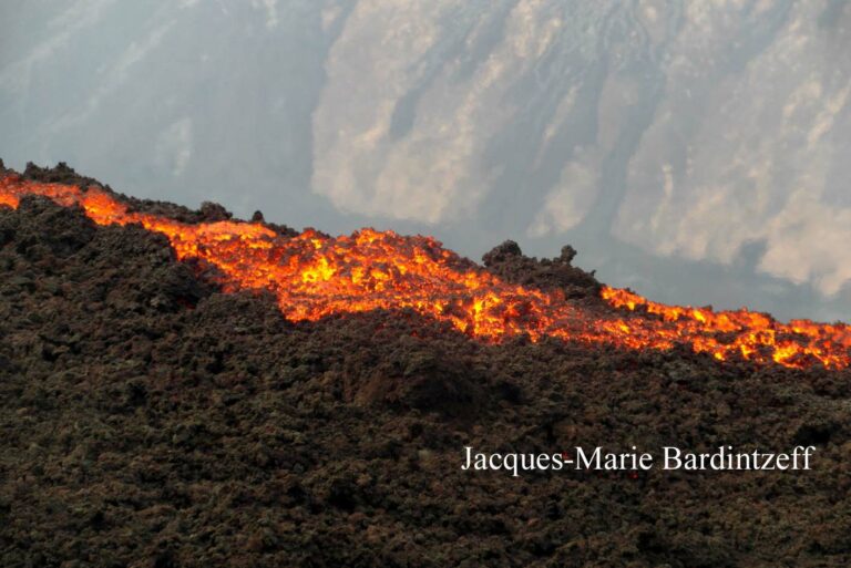 coulée de lave, par Jacques-Marie Bardintzeff