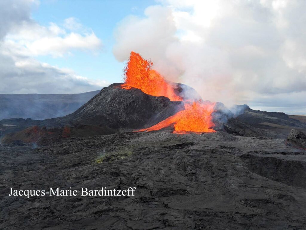 coulée de lave, par Jacques-Marie Bardintzeff