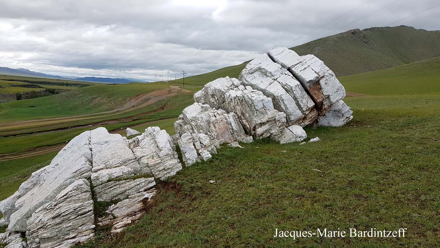Imposant filon de quartz en Mongolie, par Jacques-Marie Bardintzeff