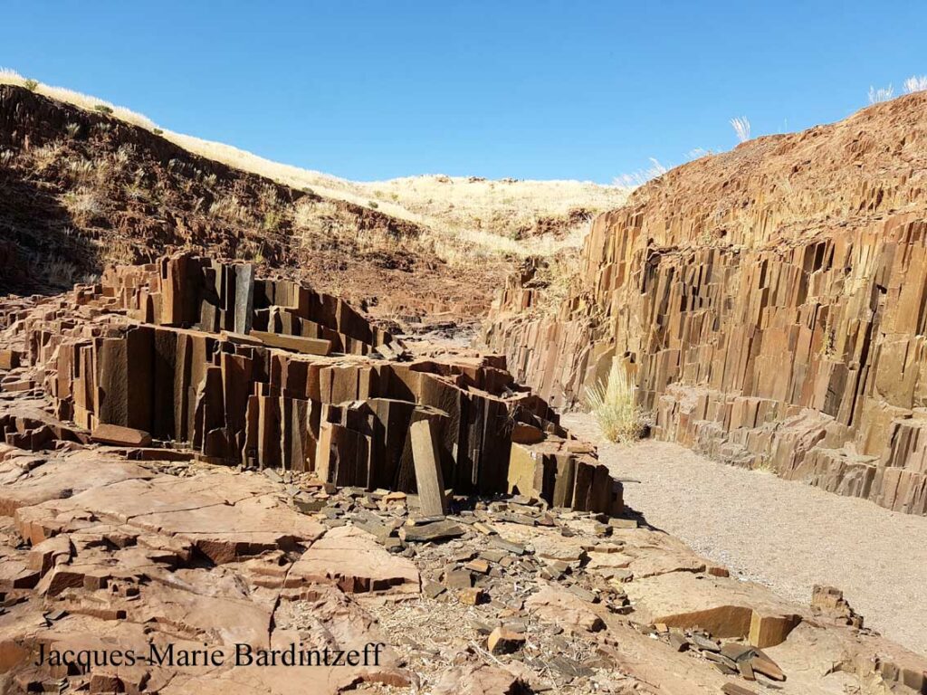 Orgues volcaniques en Namibie, par Jacques-Marie Bardintzeff