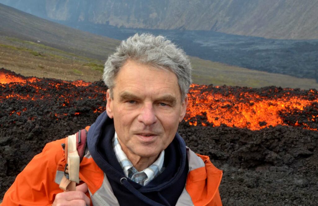 volcanologue, par Jacques-Marie Bardintzeff