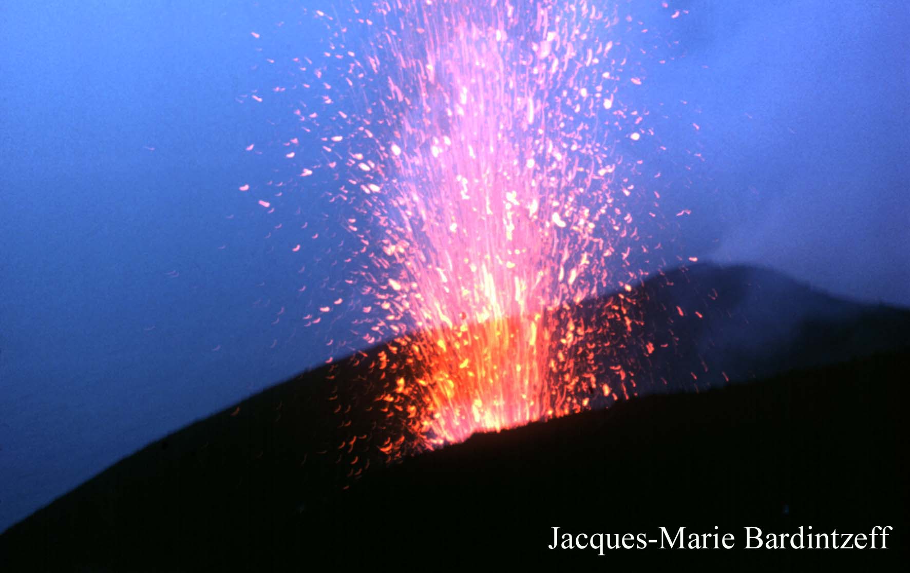 Curieux! La Méditerranée, une région à haut risque tellurique, par ...