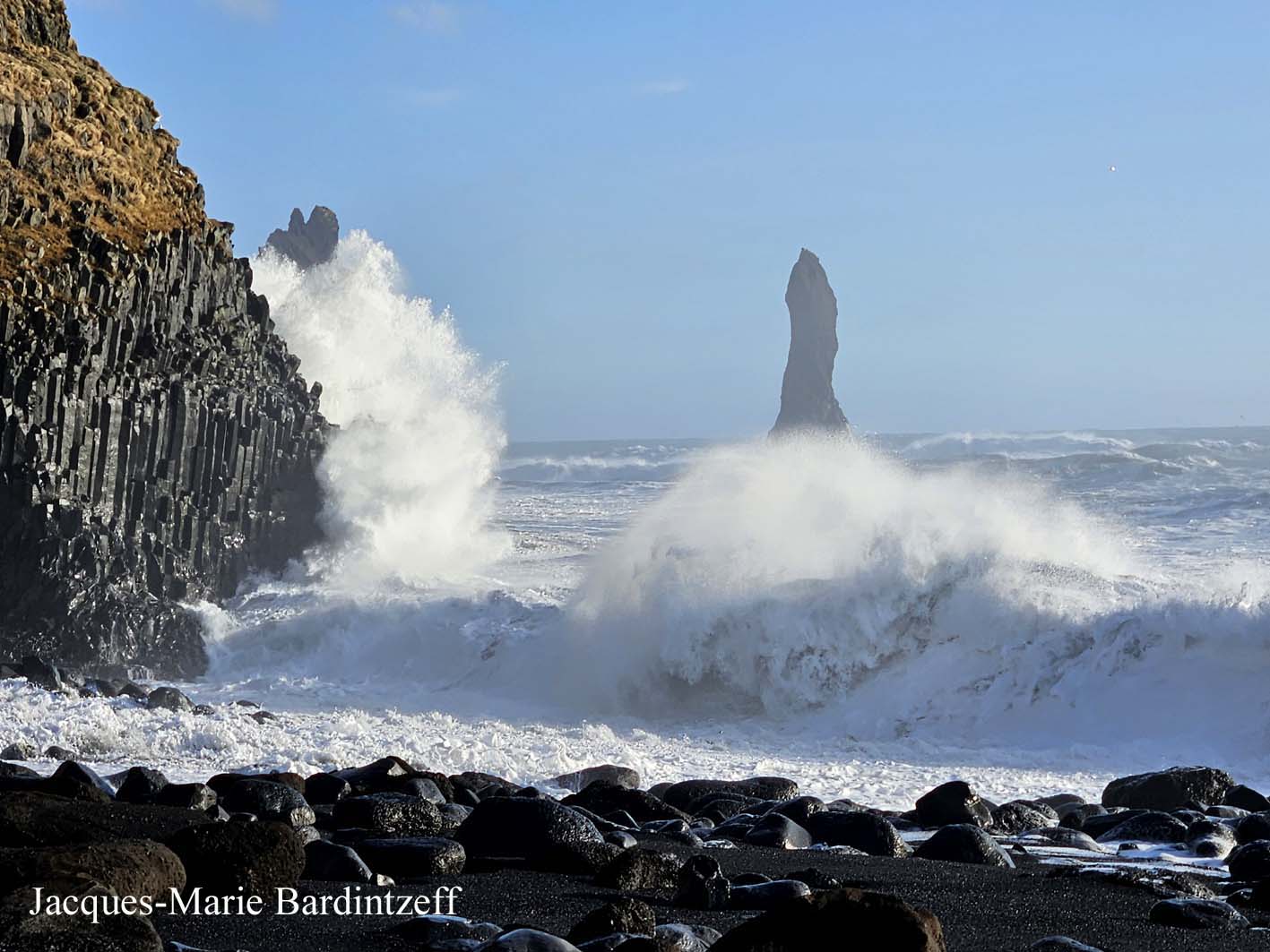 Une mer déchaînée à Reynisdrangar, Islande, par Jacques-Marie Bardintzeff