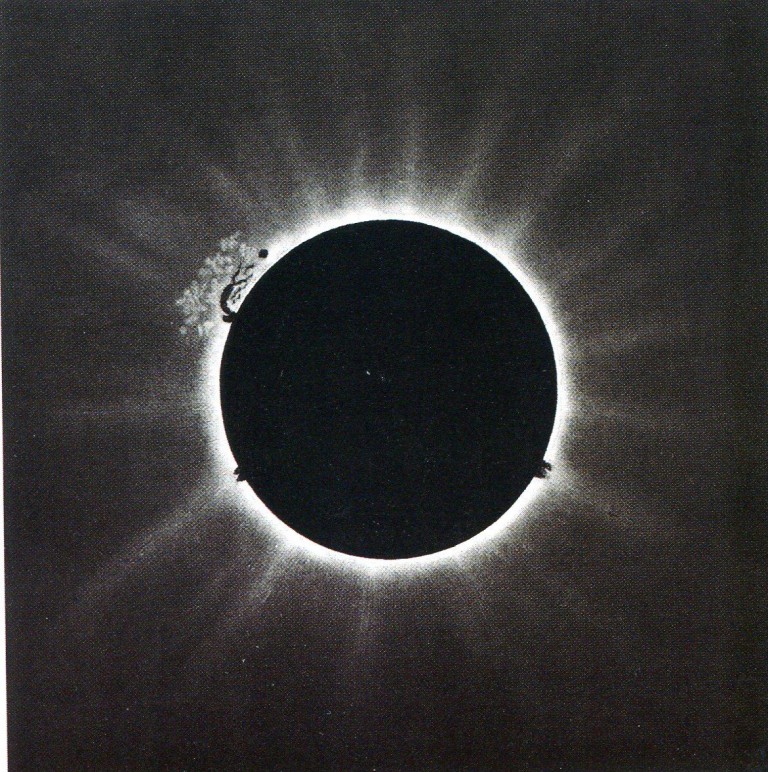 TOTAL SOLAR ECLIPSE 2017 : THE ROLE OF SOLAR ECLIPSES IN ASTROPHYSICS ...