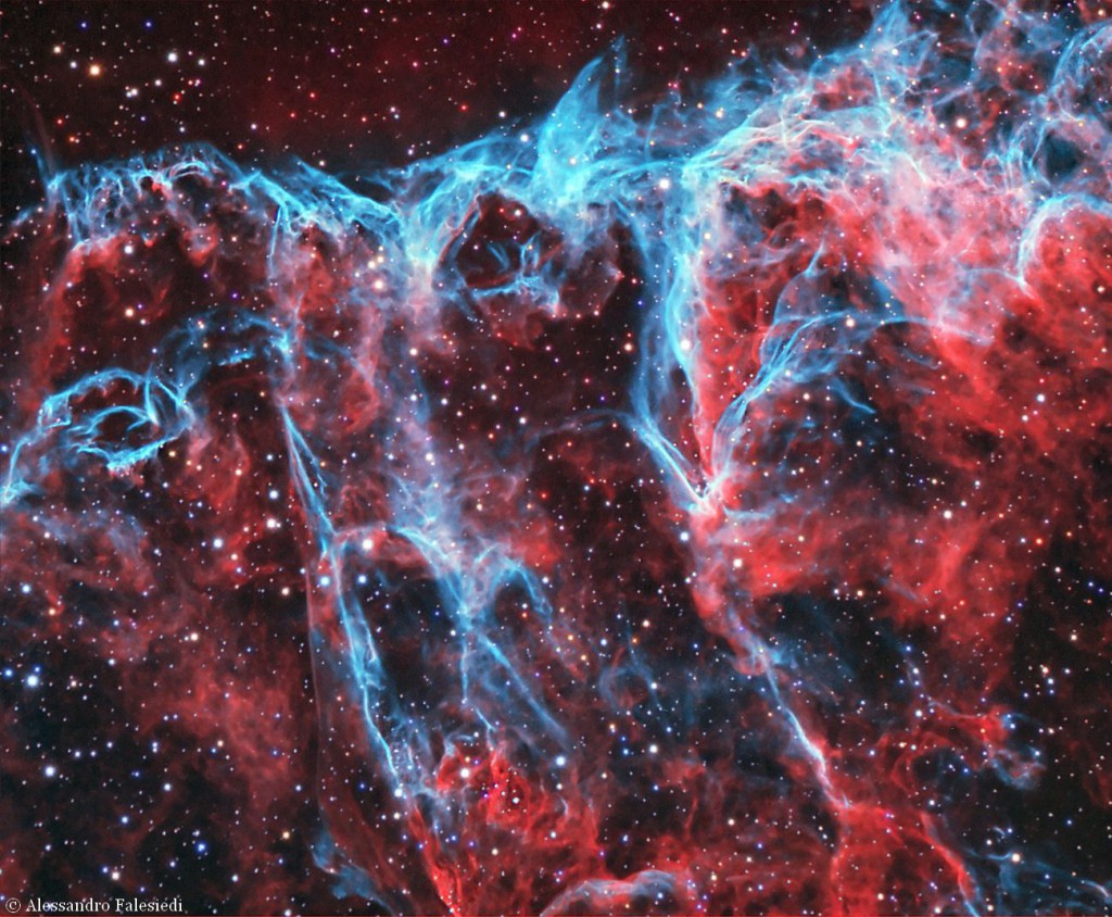 Des Dentelles dans la constellation du Cygne