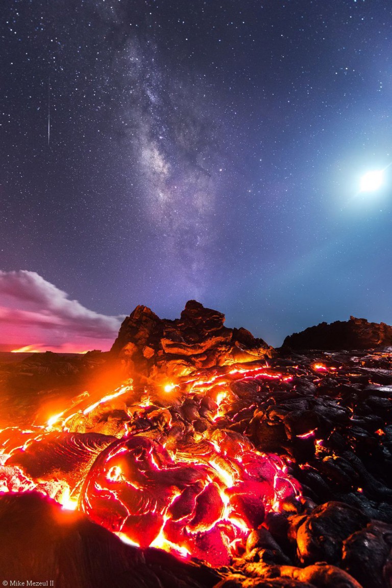 Sur l'île d'Hawaii, de la lave en fusion sous la Voie lactée